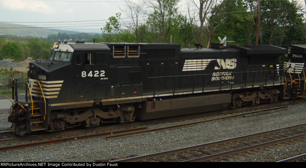 NS 8422 Dash-8